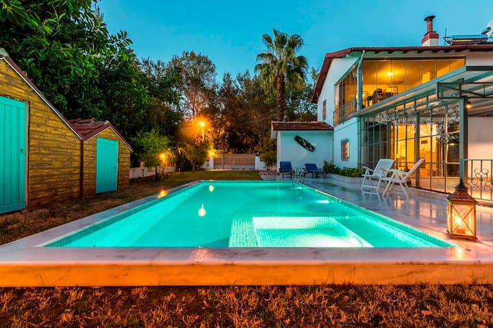 Cozy Villa With Great Outdoor Garden Near The Town - Dalyan