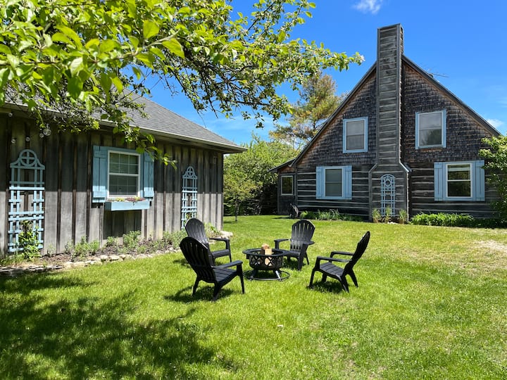 Charming Cottage Set On 5 Country Acres - Baileys Harbor, WI