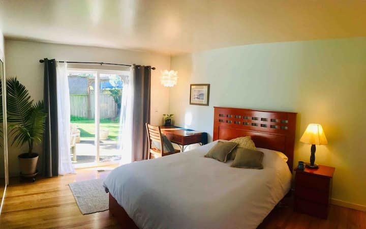 Separate Garden Room Blocks From Montara Beach - Half Moon Bay, CA