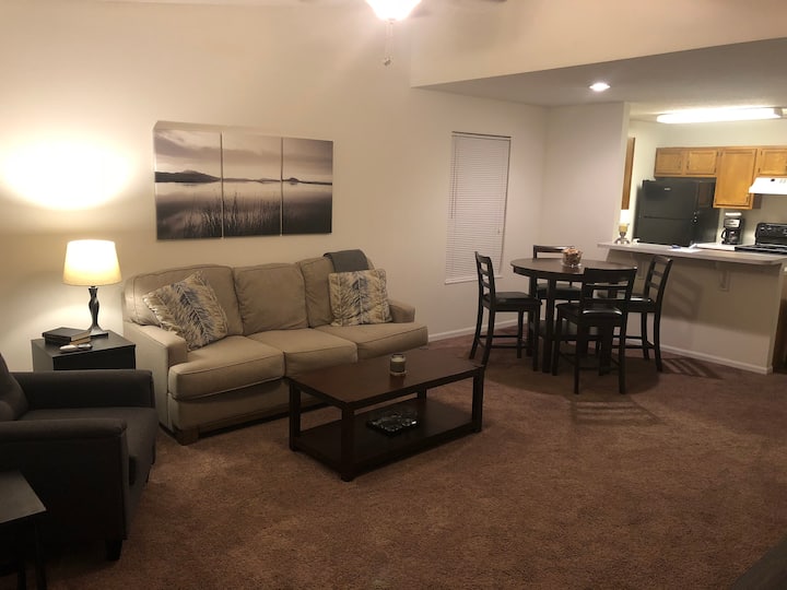 Duplex
3 Bed 2 Bath
Close To Campus (5 Min Drive) - Columbia, MO