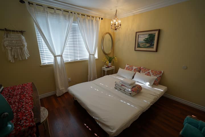 Charming Safe Clean Bedroom On Quiet Street - Pomona, CA
