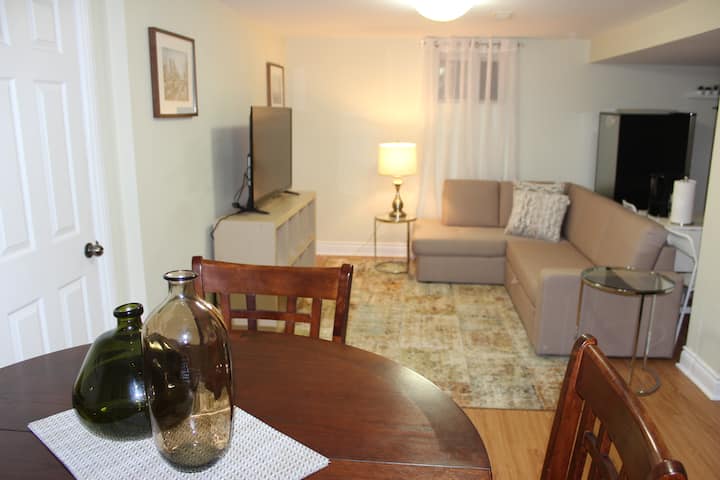 Spacious One Bedroom Suite With Garden & Parking! - Toronto