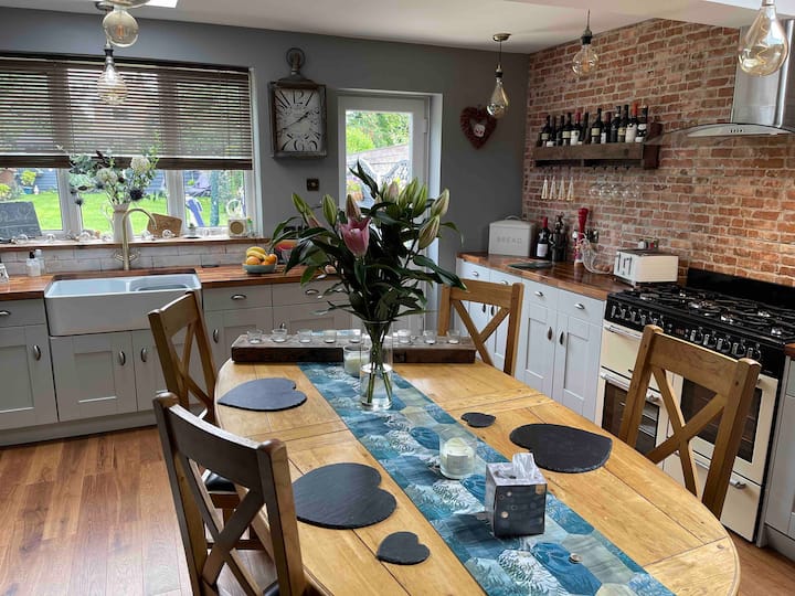 Foxy’s Retreat - Melton Mowbray