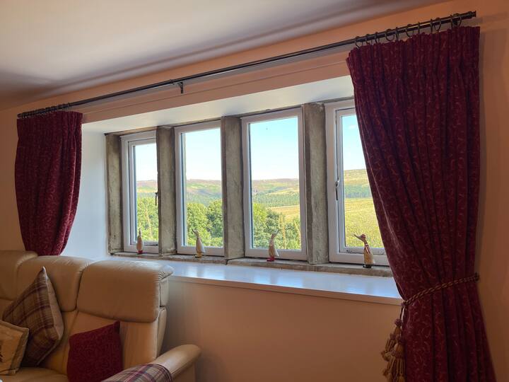 Goosander, Hot Tub & Stunning Views - Peak District National Park