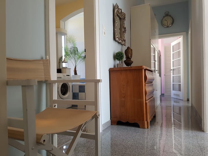 Central Room+Balcony Zoo Area - Airbnb