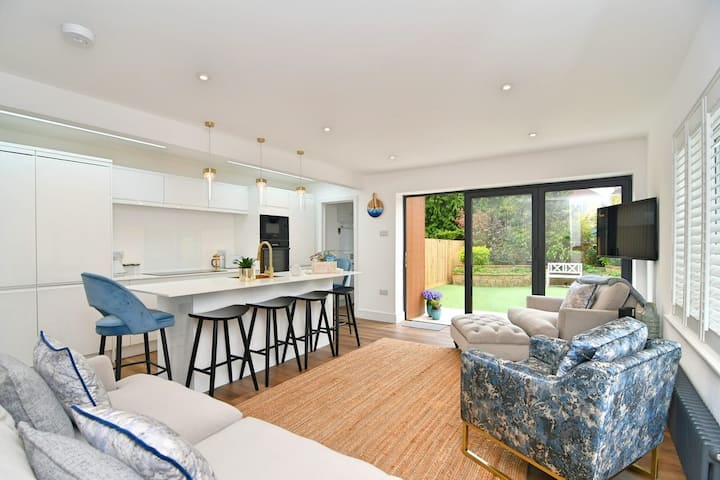 Seaside Apartment Near Beach-garden-parking - Bournemouth