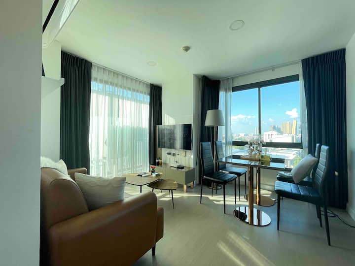 2 Br 2 Bath Apartment Pool View In Chatuchak /Ari - Thailand