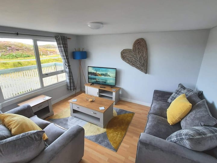 Red Pepper - Loch & Sea Views - Explore Uist - Outer Hebrides