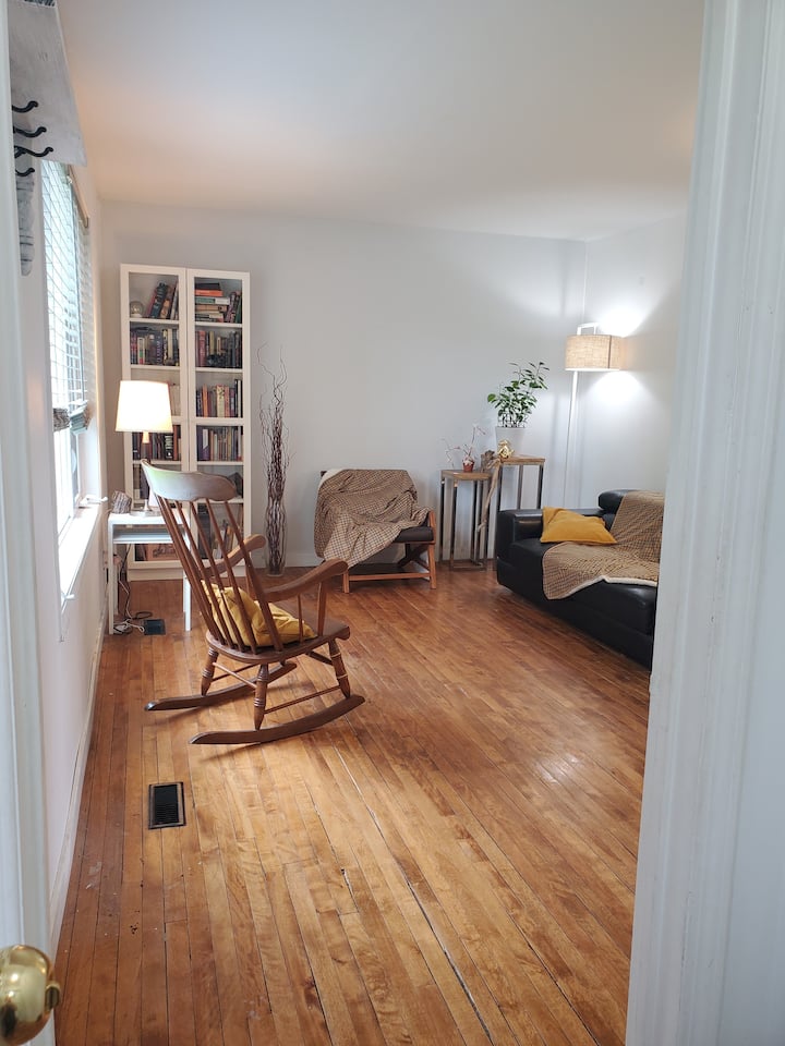 Peaceful Home Near Winnipeg's Airport - University of Manitoba