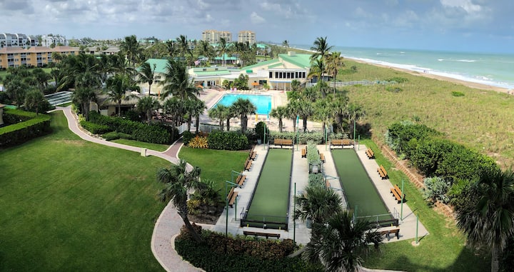 Walk To The Beach, Steps To The Pool, 2/2 Unit - Fort Pierce, FL