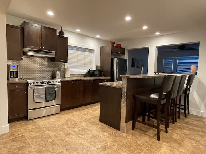 Outdoor Living Space In The Heart Of Downtown - Kelowna