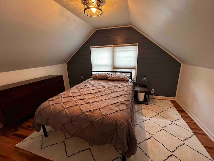 Upstairs Dundee Bedroom - Omaha, NE