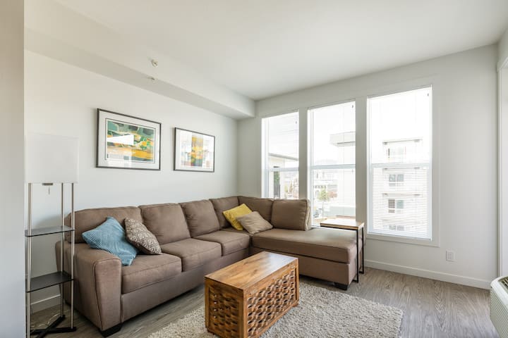 Beautiful New Condo In Downtown Kelowna - British Columbia
