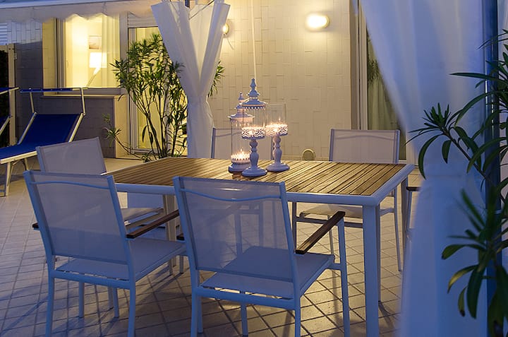 Libeccio, Favoloso Trilocale Centrale Con Terrazza - Riccione