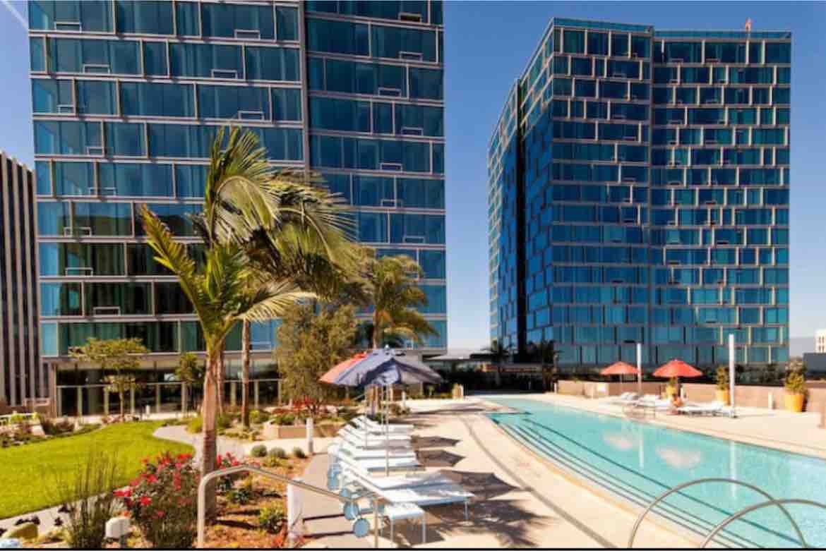 Luxury High Rise with Amazing Views - Apartments for Rent in West ...