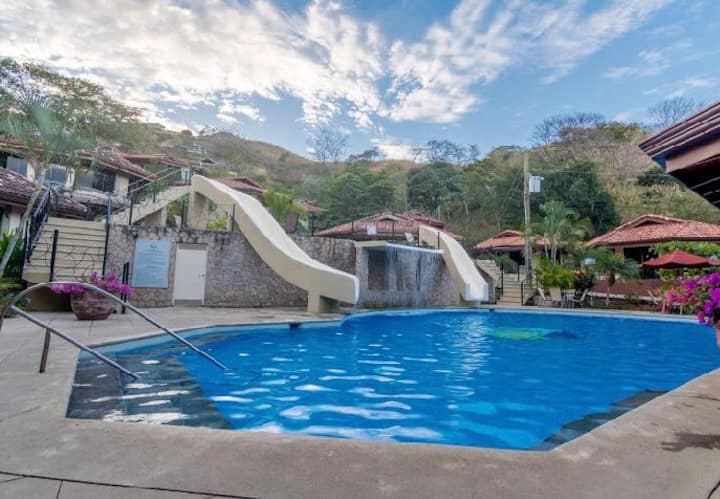 Villa Independiente En Una Comunidad Cerrada, Piscina Y Paseo Corto A La Playa - Playa Hermosa