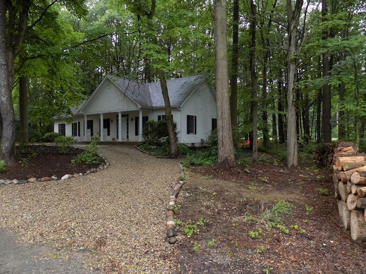 3br - Walk To Warren Dunes! Hot Tub In The Woods! - New Buffalo, MI