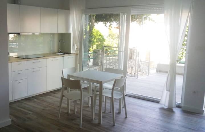 Sea La Vie, Newly Furbished Apartment - Trogir