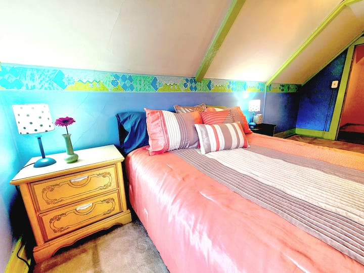 Belle On Harlem / Room #4 / The Happy Lofted Queen - Rockford, IL