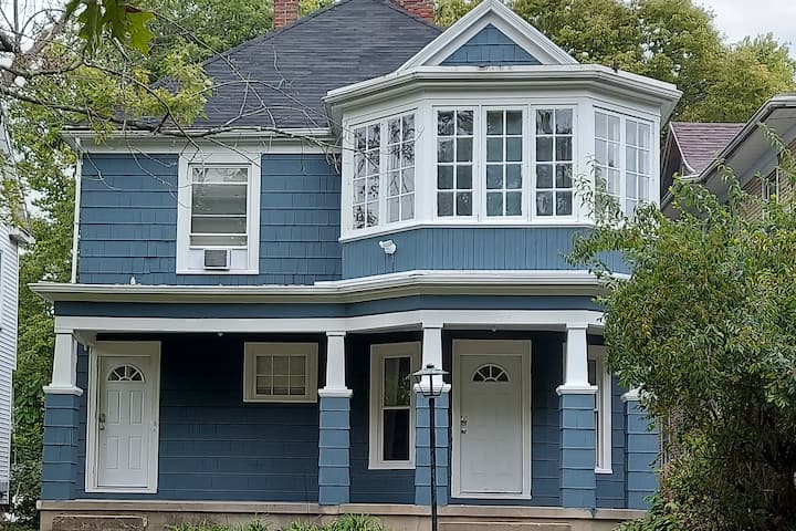 2 Bedroom Duplex - Top Unit-sleeps 4 - Dayton, OH