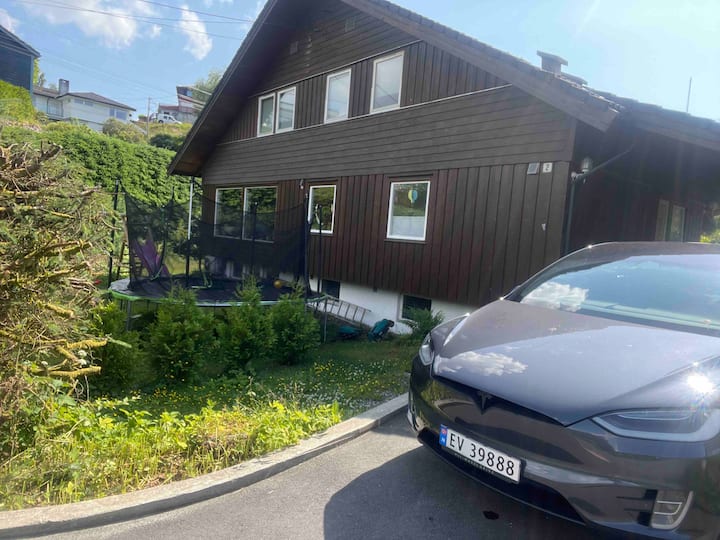 Enebolig I Rolig Familieområde - Bergen, Norwegen