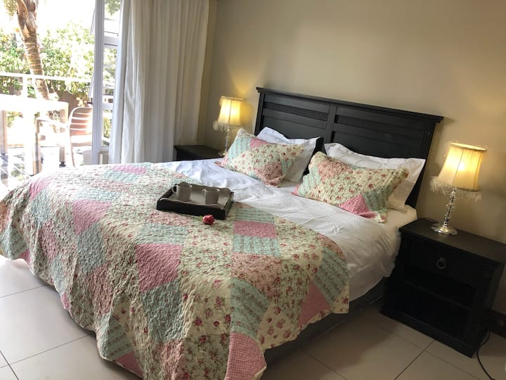Fiori Rosa No 2 (Abbondanza) Cosy, Comfy & Central - Bloemfontein