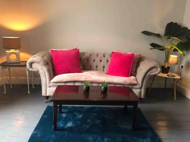 Beautiful Beach Front Apartment - Deal