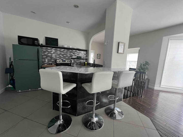 Bright Spacious Home Downtown - Historic Ramsay - Calgary