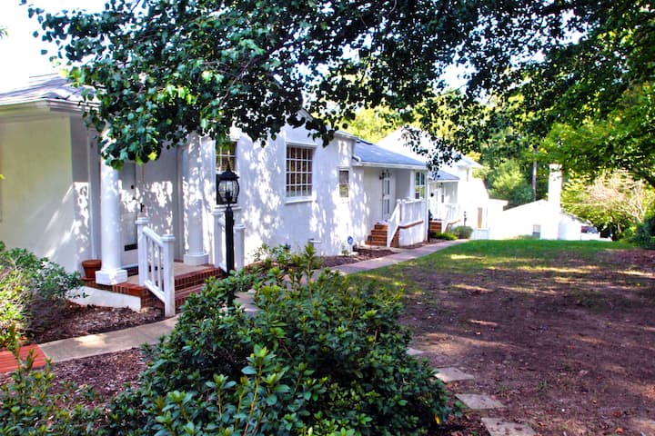 Quaint 1940's Bungalow In The Heart Of Raleigh - Raleigh, NC