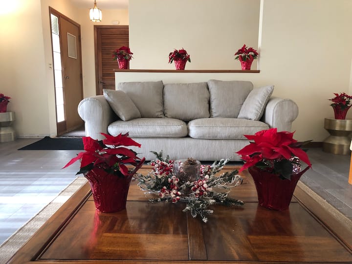 Spacious 5 Beds 2.5 Baths Navy 6 Flags - Waukegan