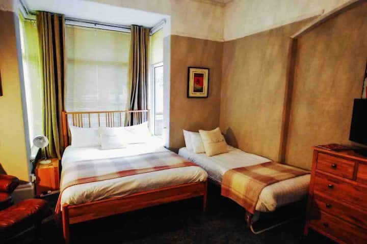 Large Triple room with en-suite in Chester - Chester, United Kingdom ...