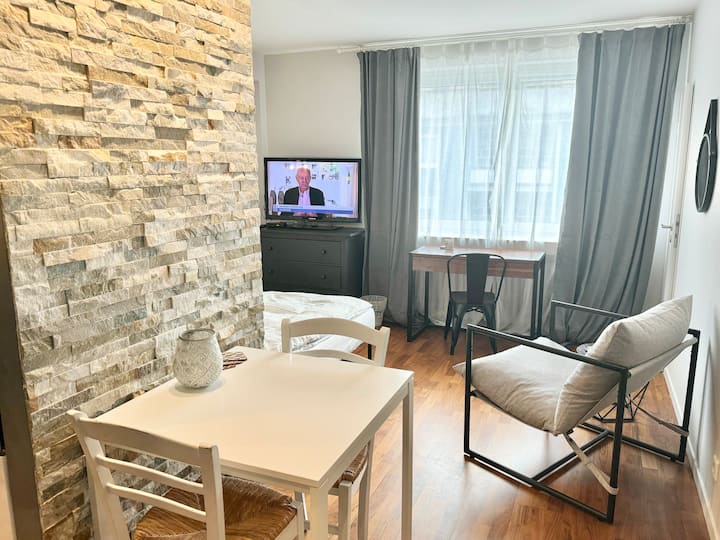 Small Cozy Central Apartment - Düsseldorf