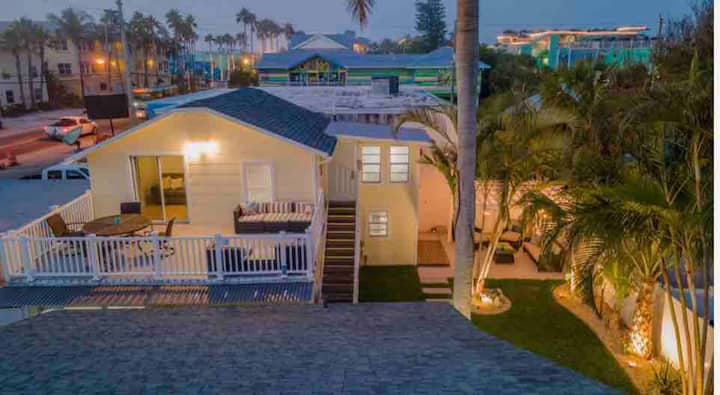 Lovely 1 Bedroom Apartment With Partial Water View - Anna Maria Island, FL