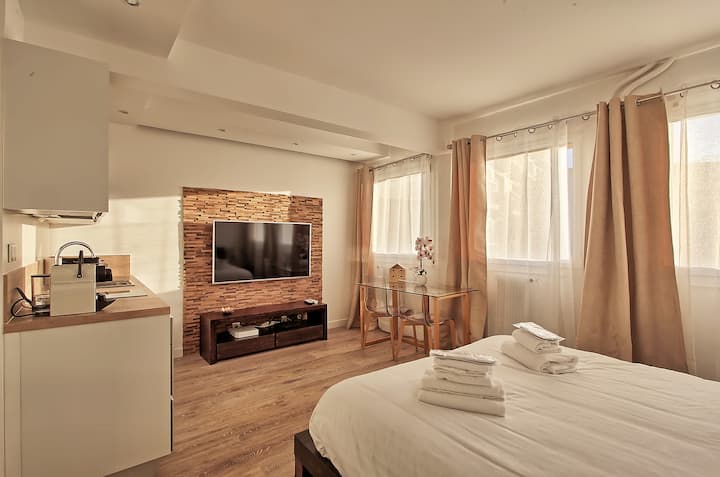 Studio | Sigebert Grenelle | Tour Eiffel - Eiffel Tower - Paris