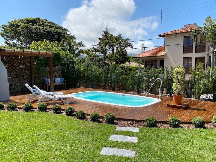 Chalé P/4 Pessoas Com Piscina, Praia Da Joaquina. - Florianópolis