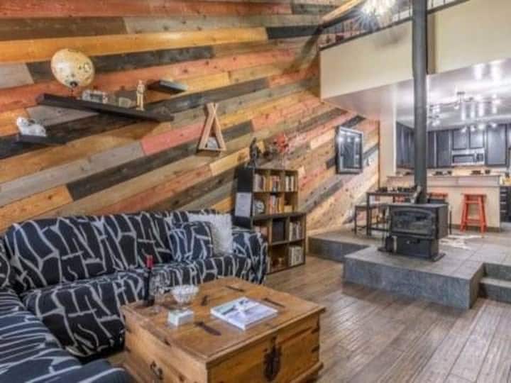 Charming Mountain Home With Loft - Mammoth Lakes, CA