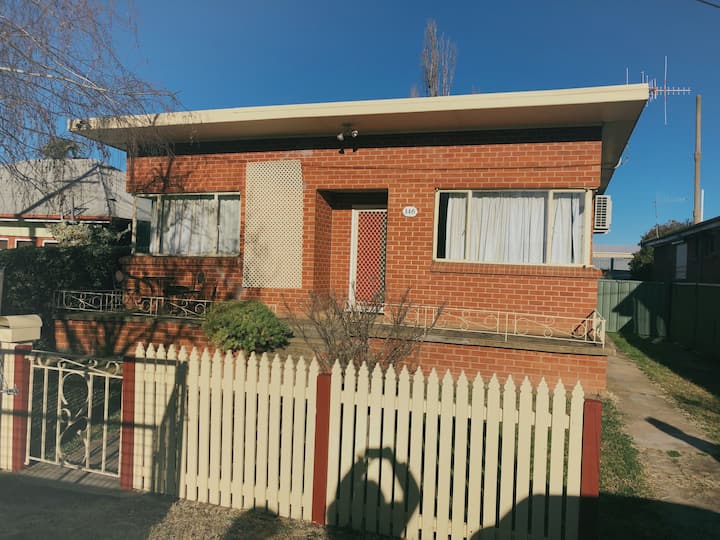 The Bathurst 1000 Race Week- Centrally Located - Bathurst