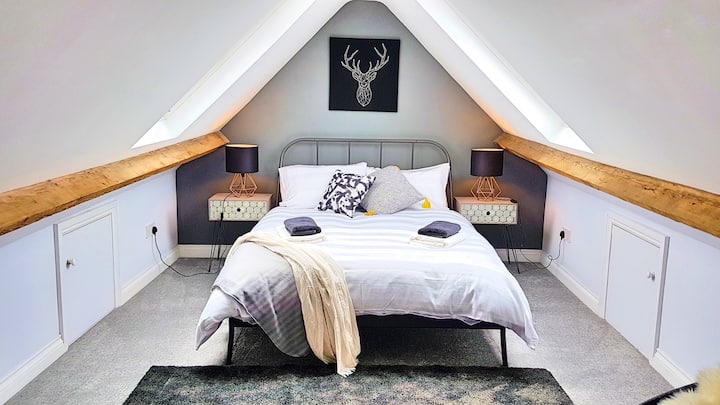 Louis & Ella's Apartments For Large Groups! - Cardiff