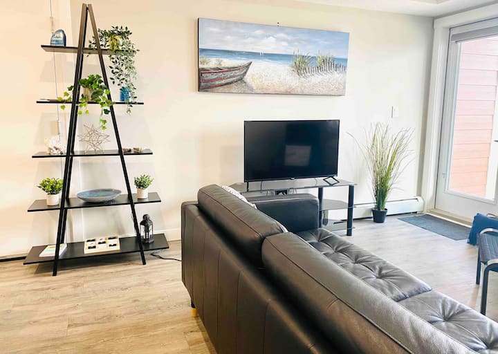 New Reno, Queen Bed, Freegym,wifi,free U/g Parking - Calgary