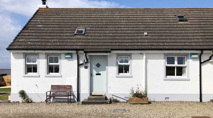Portballintrae Cottage, With Sea Views - Portballintrae