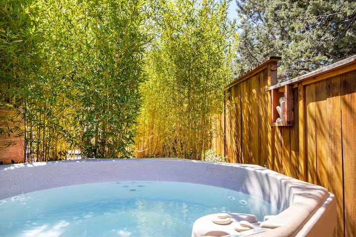 Uptown Zen Studio And Hot Tub - Sedona, AZ