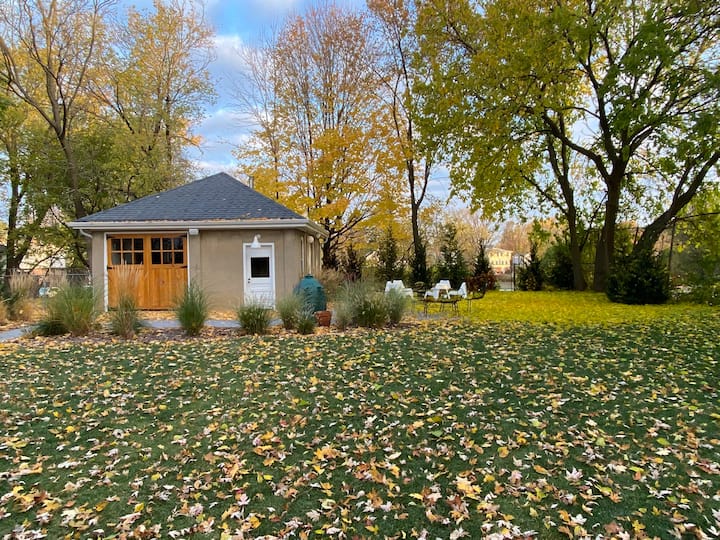Carriage House Walking Distance To The Big House! - Ann Arbor, MI