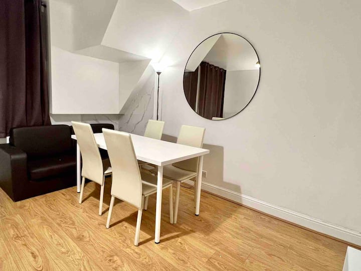 #Huge Comfy Room In London - Stratford