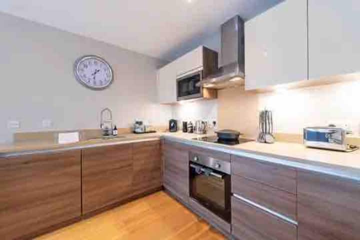 New 2 Bedroom Apartment Putney -