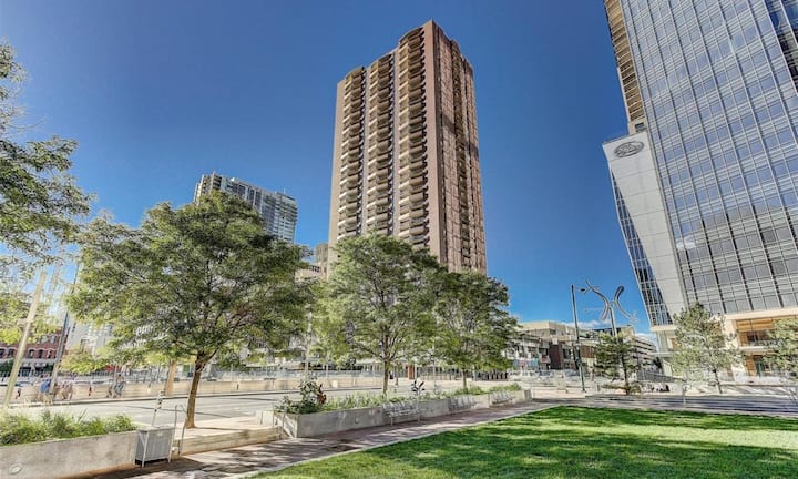 Private Balcony! Brooks Tower 6a - Denver, CO