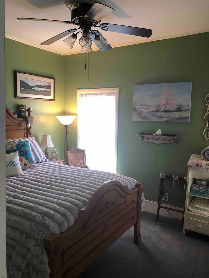 The Cardinal Inn: The Goldfinch - Canandaigua, NY