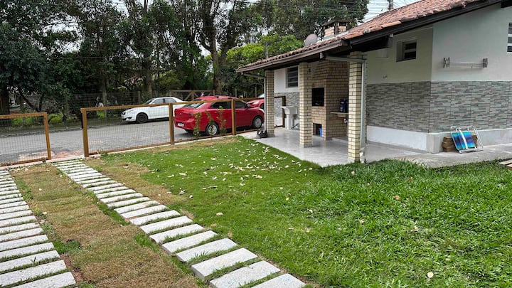 Casa Da Esquina A Duas Quadras Da Praia - Garopaba
