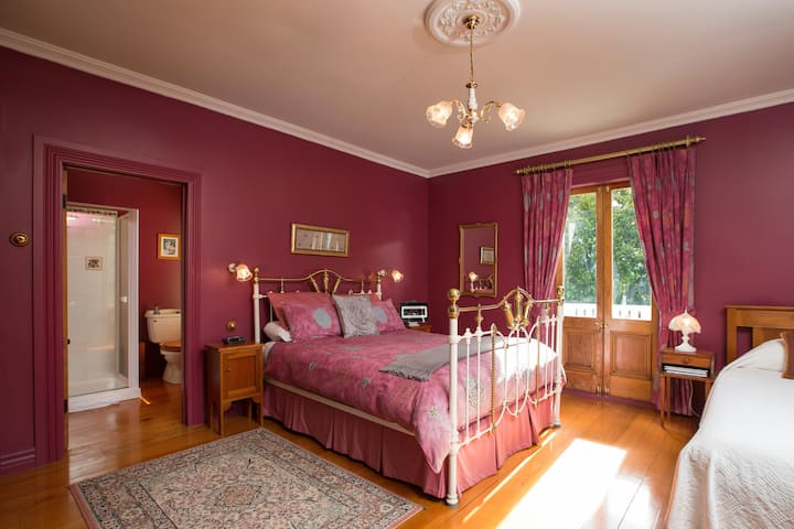 Isaac Bayley Suite, Hawera, New Zealand - Hāwera
