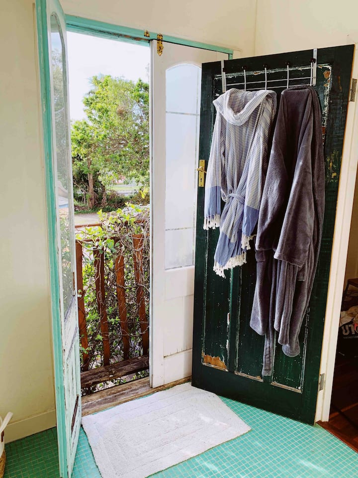 Recently Renovated Large Studio Apartment - Byron Bay