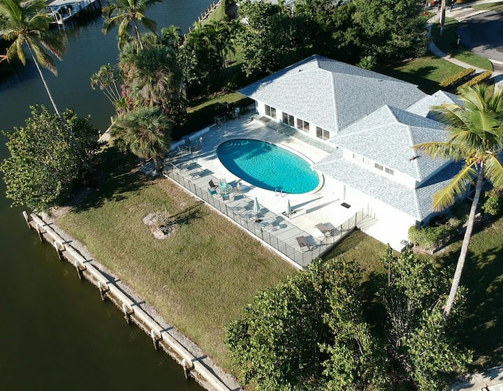 Amazing Pool, Views, Location & Layout,  82 In Tv - Marco Island, FL